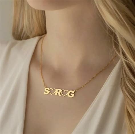 اشكال سلاسل اسماء مطلية بالذهب والفضة فانسي قولد متجر هدايا السعودية