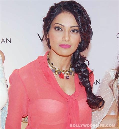 Pin By V V On Makeup Bipasha Basu Celebrities Female Bollywood Actress