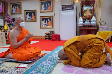 “ทำสามีจิกรรม ถวายสักการะ” พระเดชพระคุณ พระธรรมวชิรมุนี วิ กรรมการมหาเถรสมาคม เจ้าคณะ