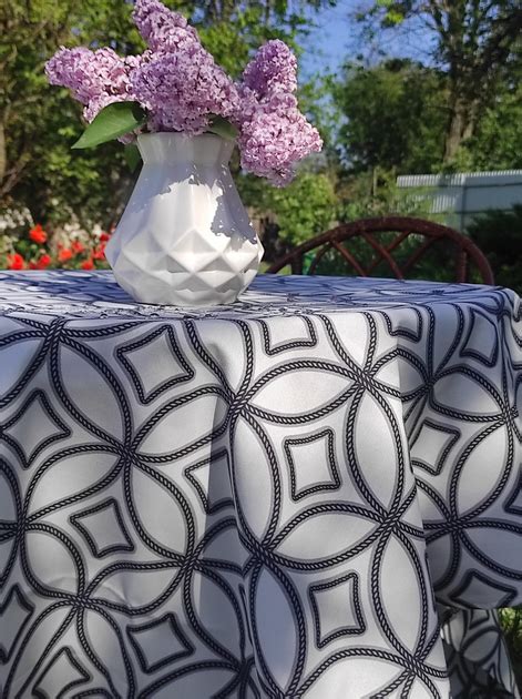 Водовідштовхуюча скатертина на круглий стіл Абстракція біла D130 купити онлайн на Rozetka