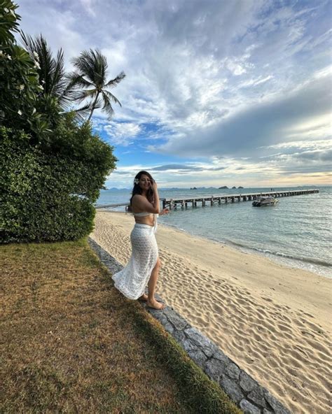 Anasuya Bharadwaj Stuns The Internet With Her Bikini Clad Pictures Shares Pictures From Her