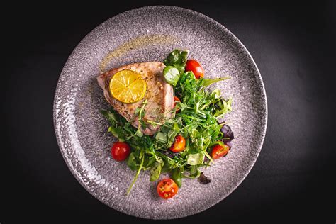 Рецепт Запашний стейк зі стегна індика з салатом