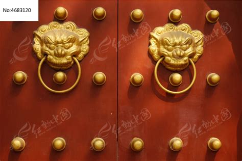 古建筑大门上的铜兽首门环高清图片下载 红动中国