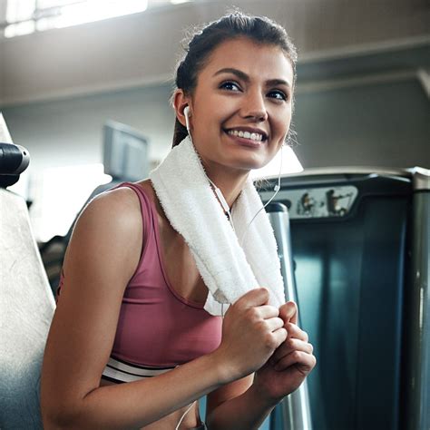 Fans Speculate That Emily Blunt Had Plastic Surgery After Her Latest