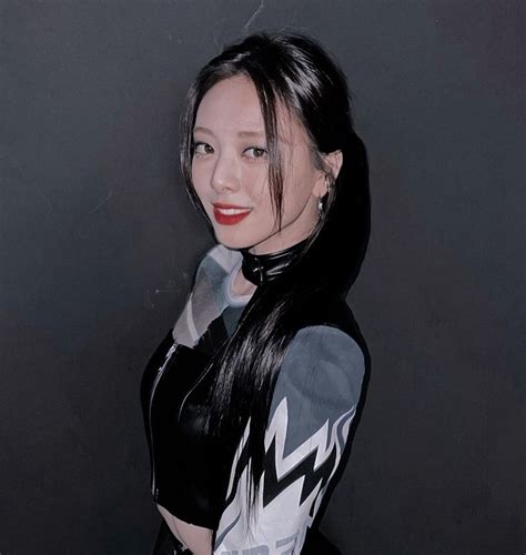 Pin By Mnnh💕 On Itzy Itzy Instagram Update Disney Characters