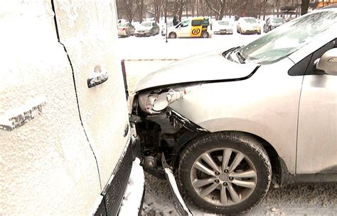 В ГАИ рассказали что делать если вашу машину повредили на парковке