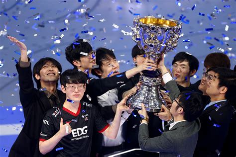 Edg Overcomes Past To Make History With Lol Worlds 2021 Victory Cgtn