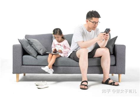 孩子有“手机瘾”，比起强行干预，父母以身作则、多陪伴效果更好 知乎