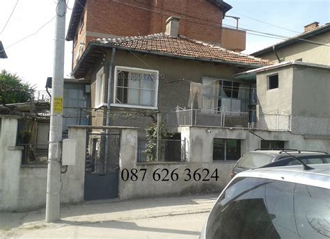 Хасково продавам къща на два етажа Двуетажна къща 96 кв м РЗП 100 кв м двор Къщи Вили