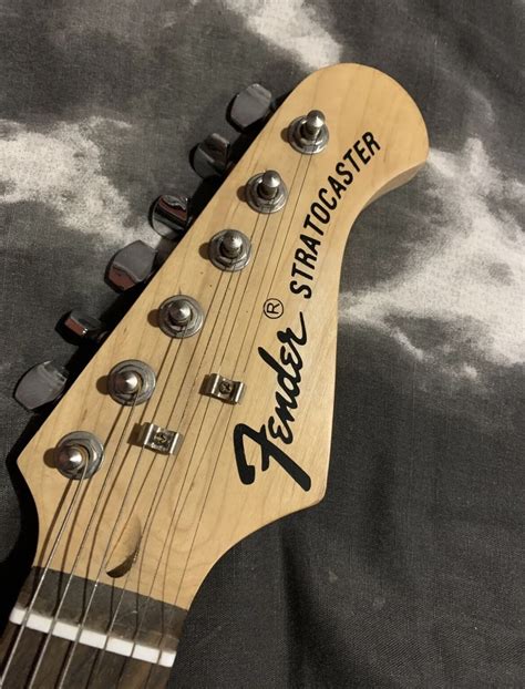 Fender Strat Headstock Logo Fender Stratocaster Und Squier Logo Auf