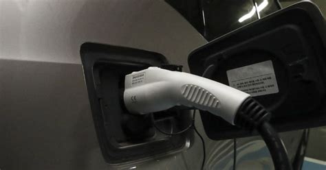 주유기 옆에 전기차 충전기가전기·수소차 충전 인프라 확충 규제 개선