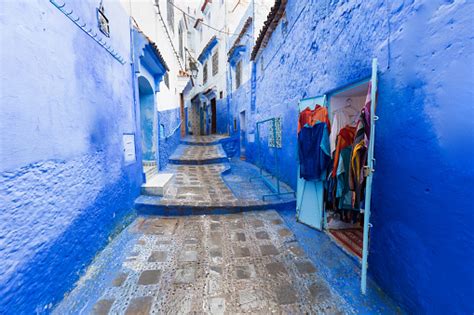 셰프차우엔 모로코 아프리카 의 전통적이고 전형적인 모로코 건축 양식으로 꾸며진 이 아름다운 거리는 푸른 벽과 다양한 오브제들로 장식되어 있습니다 좋은 문 창문 Unesco