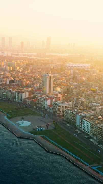 osman bayuk linkedin‘de İzmir in sokakları maviye çıkar…