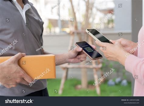 173 Asian Qr Online Delivery Images Stock Photos Vectors Shutterstock