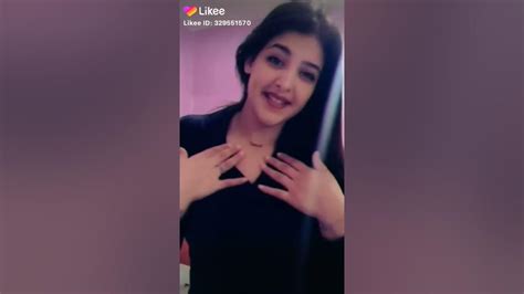 بنت تغني عشقتك عشق مجنون روعه Youtube