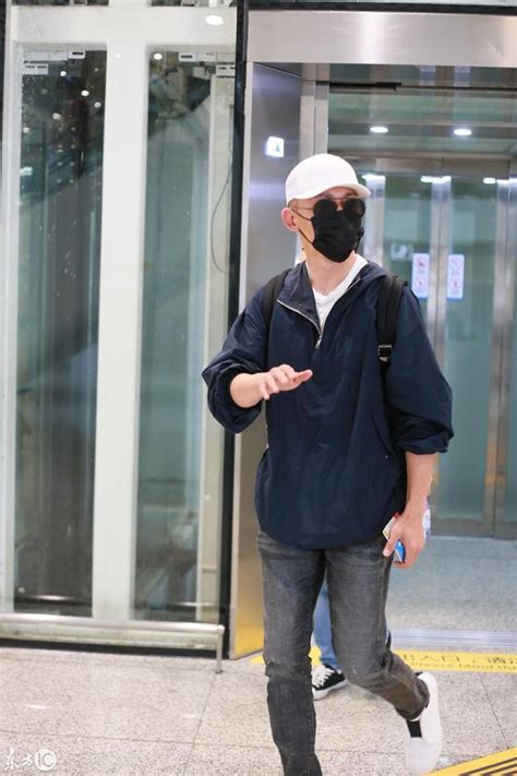 聶遠現身深圳機場戴墨鏡口罩行色匆匆 每日頭條