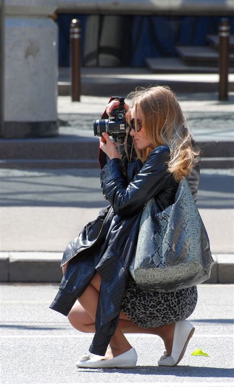 무료 이미지 겨울 사람들 소녀 도로 거리 시티 봄 좌석 유행 푸른 의류 레이디 솔직한 여자애들 시원한 이미지 드레스 여자들 사진 모스크바