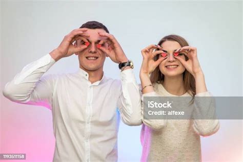성 발렌타인 데이 남자 친구 만들기 놀람 에 그의 소녀 에 사랑 2명에 대한 스톡 사진 및 기타 이미지 2명 감정 건강한 생활방식 Istock