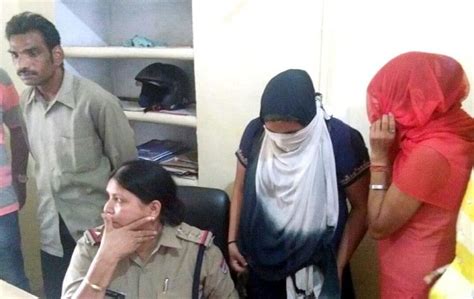 गेस्ट हाउस में चल रहा था सेक्स रैकेट इस हालत में मिली लड़कियां पुलिस को भी शर्म आ गई Sex