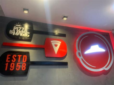 بيتزا هت سي لوم بانكوك أوقات العمل، الأنشطة، وتعليقات الزوَّار