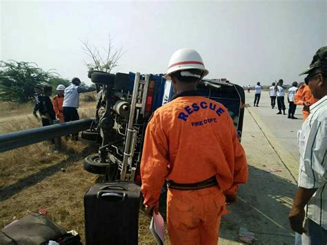 Dvb ေဘာ္ဒါေနေက်ာင္းသားမ်ားကို လာႀကိဳသည့္ကားေမွာက္၊ ၁၁ ဦး ဒဏ္ရာရ