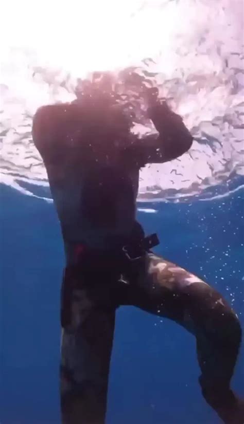 فیلم حمله وحشتناک اختاپوس به غواص در زیر آب