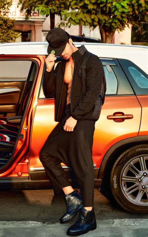 Actor Aryan Chauhan Sends The Mercury Soaring Flaunting His Chiseled Body Photos