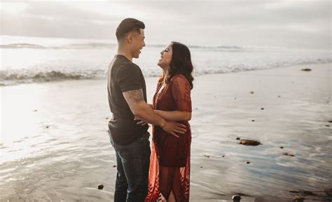 This Couple Met Right Before Taking These Sexy Beach Photos Popsugar Love And Sex