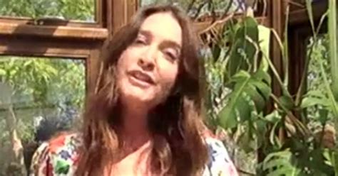 Lisa Snowdon Distracts This Morning Viewers As She Unleashes Cleavage In Plunging Dress Daily Star