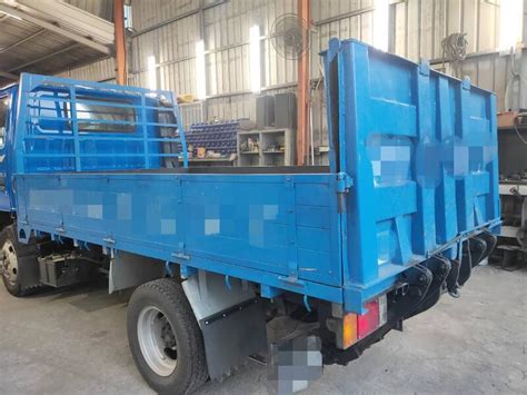Canter Isuzu Hino