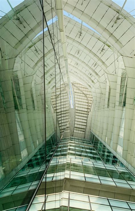 각진 선 강재 빔 강철 건물 건축 건축 사진 건축 특징 구조 설계 그리드 금속 프레임 기하학적 설계 도시