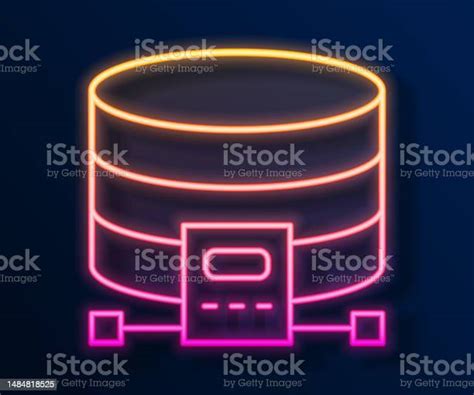 검은 색 배경에 격리 된 빛나는 네온 라인 클라우드 데이터베이스 아이콘 클라우드 컴퓨팅 개념 데이터 전송이 있는 디지털 서비스