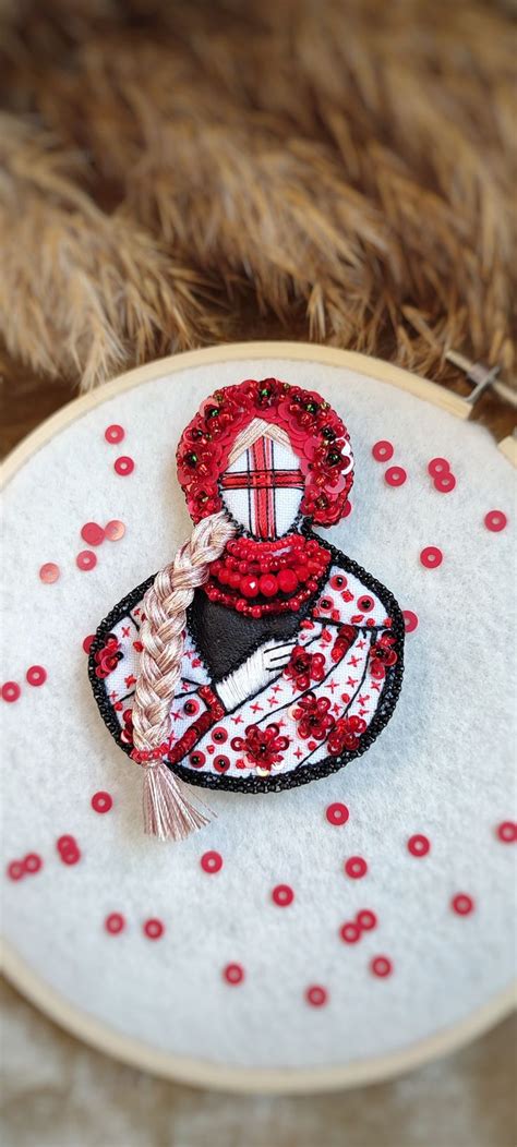 Брошка мотанка