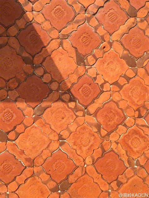 手工艺 红砖red Brick大厝是福建闽南地区特有的建筑形式，尤以泉州及周边地区最为精彩。红砖是以粘土为原料混合捏练后以人工模具成型
