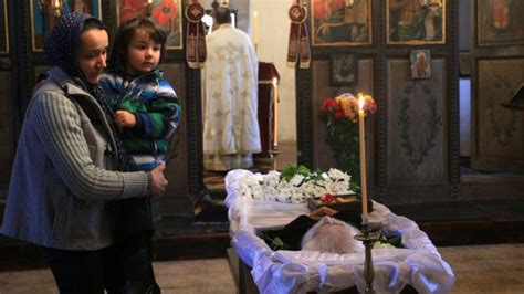 Десетки се поклониха пред дядо Добри От деня