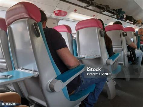 마르세유 프랑스 리비에라의 기차 안에 있는 사람들 프랑스 유럽 교통 수단 좌석에 대한 스톡 사진 및 기타 이미지 교통 수단