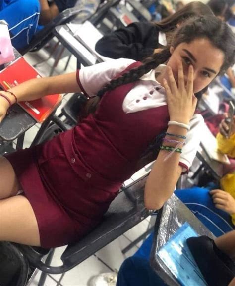 Colegiala De Secundaria En Jomper