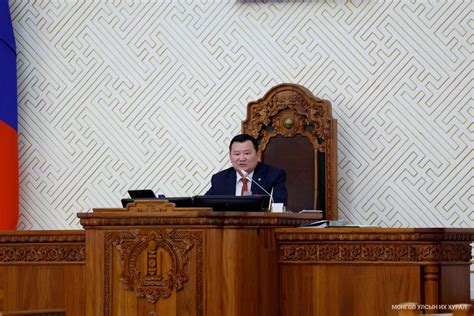 Газрын тухай хуульд нэмэлт өөрчлөлт оруулах тухай хуулийн төсөл болон хамт өргөн мэдүүлсэн