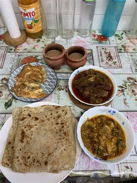 বিরহিণী সকাল সকাল ঘুম ভাঙার পর আম্মা এসে জিজ্ঞেস করে নাশতায় কি দিব আমি উপুর হয়ে শুয়ে না