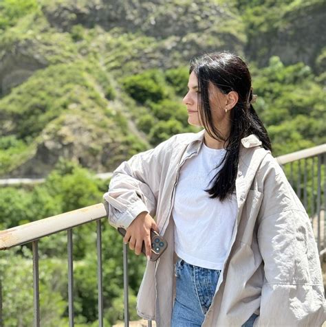 ყველაზე მსუბუქი და გრილი სალათი ზაფხულისთვის 🌿 კიტრი მაწონი ნიგოზი და არომატული მაწვნის სოუსი