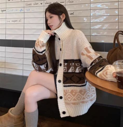 예거조아 겨울신상겨울니트 하이넥 니트자켓 겨울가디건 터틀넥 노르딕 스웨터 한파 아우터 루즈핏 빅사이즈 자카드 자수 니트 카디건