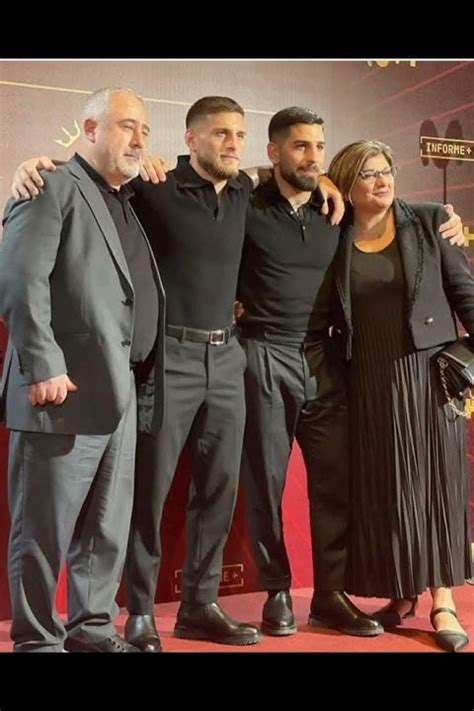 Ufc ის ქარტველი მებრძოლები ილია და ალექსანდრე თოფურიები დედასთან და მამასთან ერთად ️ Youtube