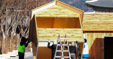 포토에세이 힘 합치면 집 한 채 뚝딱