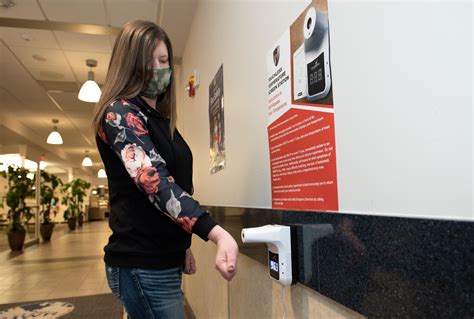 It S All In The Wrist Scanner Screens Temperature Article The United States Army