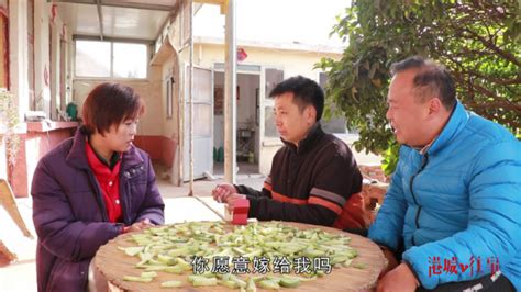 男孩想送女友回家被拒男孩偷偷去了女友家到家后男孩马上求婚 凤凰网视频 凤凰网 男孩想送女友回家被拒男孩偷偷去了女友家到家后男孩马上求婚 凤凰网视频 凤凰网
