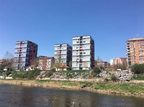 Foto Bregu I Lumit Ibër Mbulohet Me Mbeturina