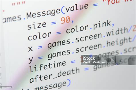 진짜 파이썬 코드 개발 화면입니다 프로그래밍 워크플로 추상 알고리즘 개념입니다 파이썬의 라인 확대 렌즈 아래 보이는 코드