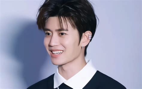 回顾任嘉伦727活动的一天白天是霸总晚上又是少年谁懂啊 bilibili B站 无水印视频解析YIUIOS易柚斯