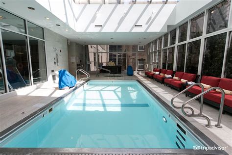 Hilton Garden Inn Chicago Downtownmagnificent Mile Pool Pictures