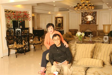 甄珍母子传失联神隐一年首露面状态曝光 与姜大卫徐小凤现身生日派对 Nestia